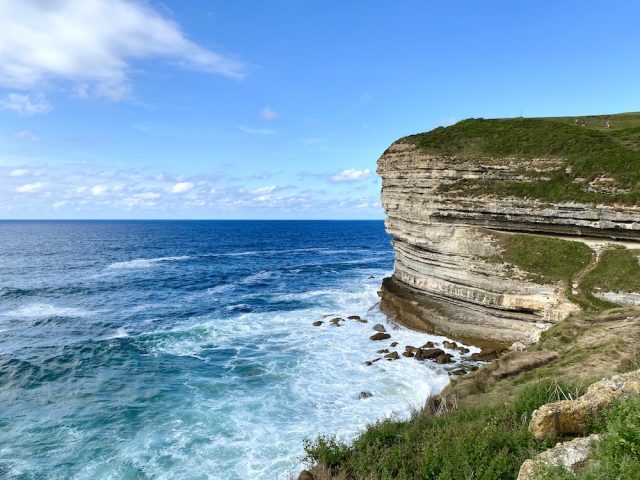 Acantilado y molino de El Bolao en Cantabria - Viaje al Atardecer